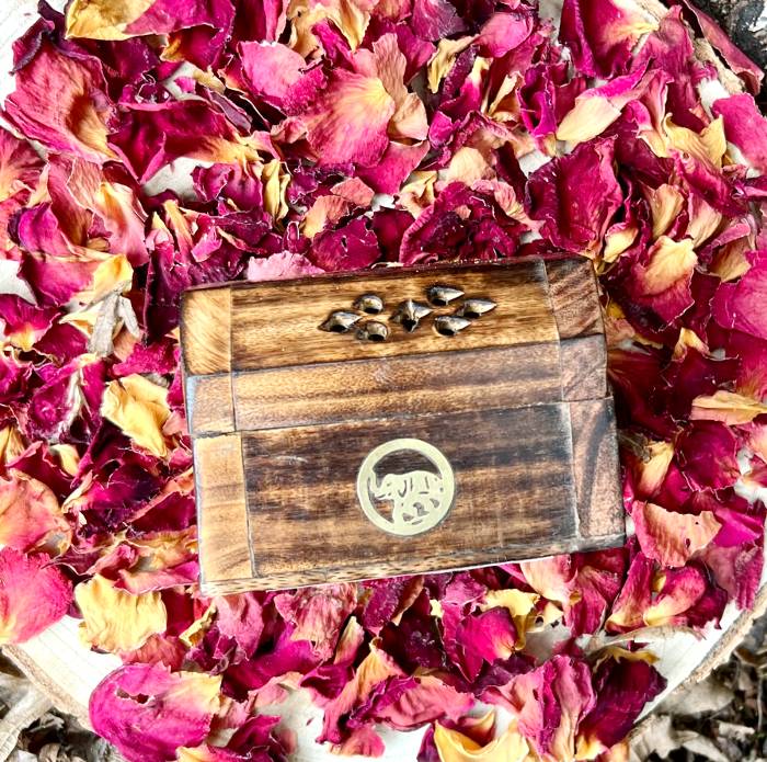 Mala lesena škatlica za kadila - mango les - Višje Dobro